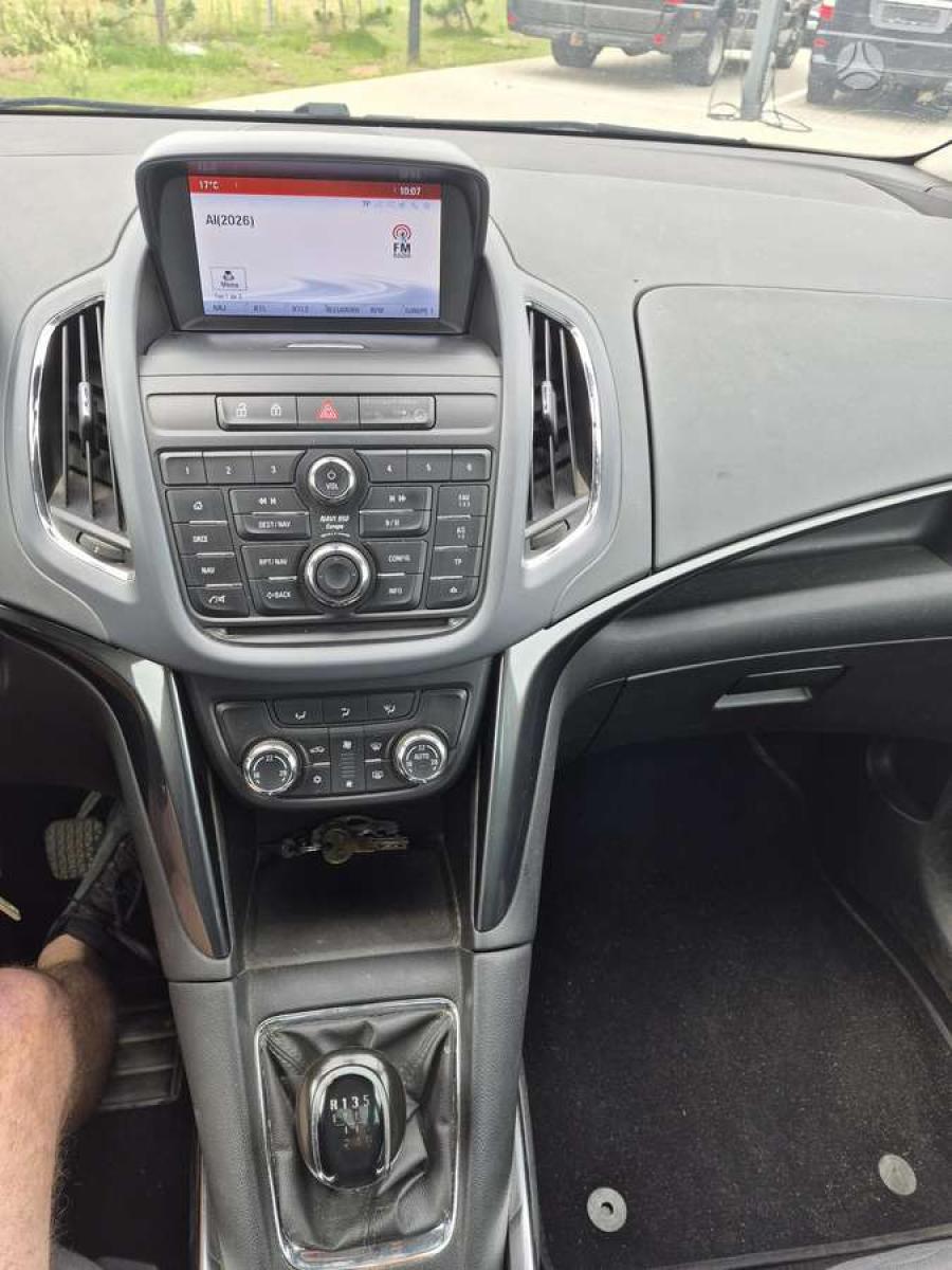 Pelēks Opel Zafira Tourer 2014 Tauragė, ar dzinēja tilpumu 1.60 L un nobraukumu 199 tūkst. km par 3900 €, foto 19 vietnē AUTOMOTO.COM.LV