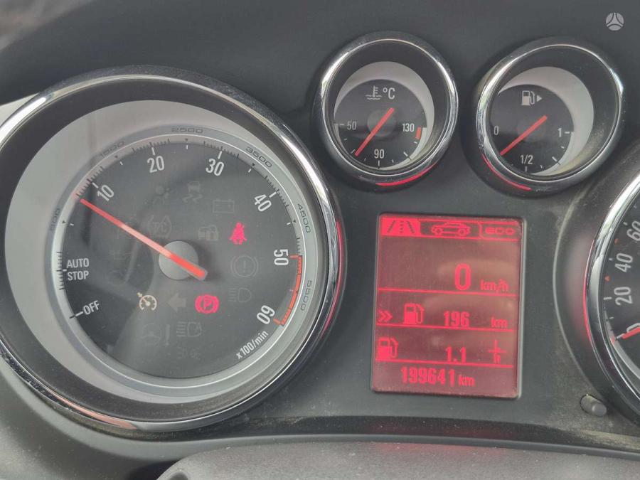 Pelēks Opel Zafira Tourer 2014 Tauragė, ar dzinēja tilpumu 1.60 L un nobraukumu 199 tūkst. km par 3900 €, foto 20 vietnē AUTOMOTO.COM.LV