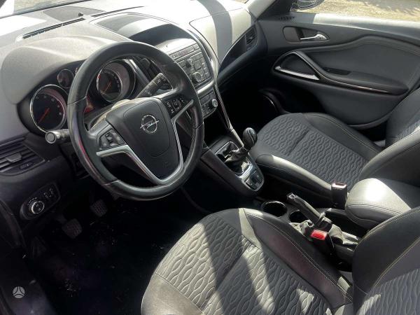 Grey Opel Zafira Tourer 2014 in Vilkaviskis, with an engine capacity of 1.60 L and mileage of 207 thousand km for 3999 €, photo 7 on AUTOMOTO.COM.LV