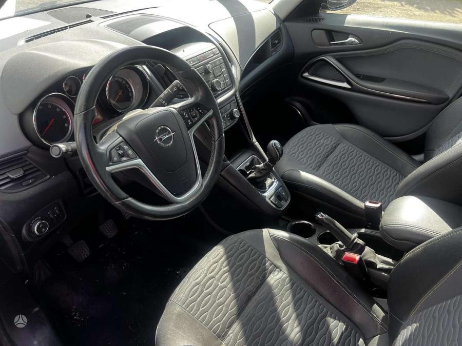 Серый Опель Zafira Tourer 2014 в Вилкавишкис, объемом двигателя 1.60 л и пробегом 207 тыс. км за 3999 €, фото 8 на AUTOMOTO.COM.LV