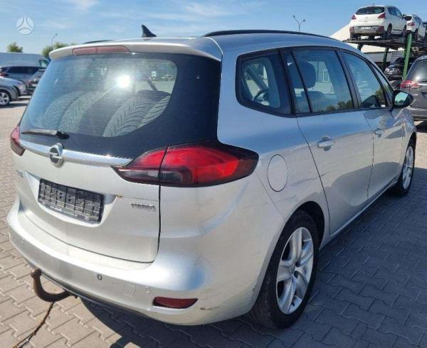 Grey Opel Zafira Tourer 2014 in Marijampole, with an engine capacity of 1.36 L and mileage of 222 thousand km for 4750 €, photo 4 on AUTOMOTO.COM.LV
