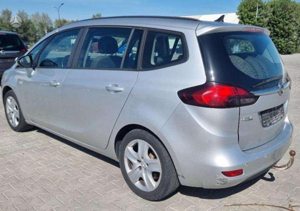 Grey Opel Zafira Tourer 2014 in Marijampole, with an engine capacity of 1.36 L and mileage of 222 thousand km for 4750 €, photo 5 on AUTOMOTO.COM.LV