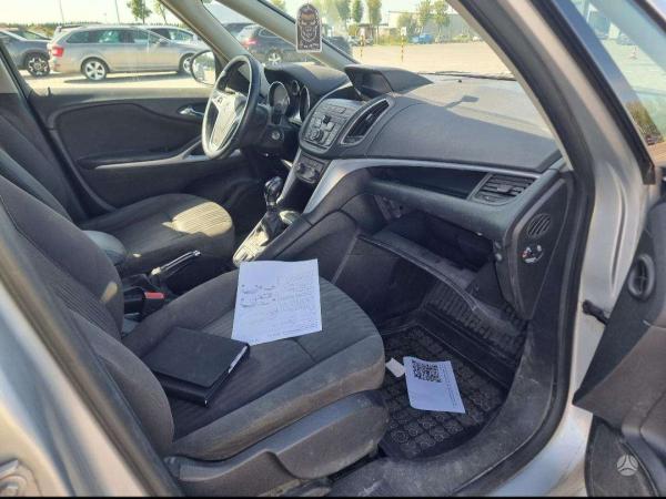 Grey Opel Zafira Tourer 2014 in Marijampole, with an engine capacity of 1.36 L and mileage of 222 thousand km for 4750 €, photo 8 on AUTOMOTO.COM.LV
