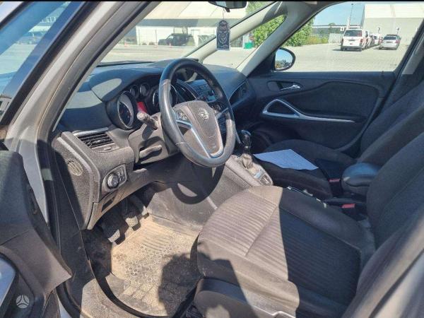 Grey Opel Zafira Tourer 2014 in Marijampole, with an engine capacity of 1.36 L and mileage of 222 thousand km for 4750 €, photo 9 on AUTOMOTO.COM.LV