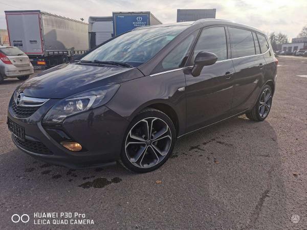 Grey Opel Zafira Tourer 2015 in Prienai, with an engine capacity of 1.60 L and mileage of 286 thousand km for 5799 €, photo 9 on AUTOMOTO.COM.LV