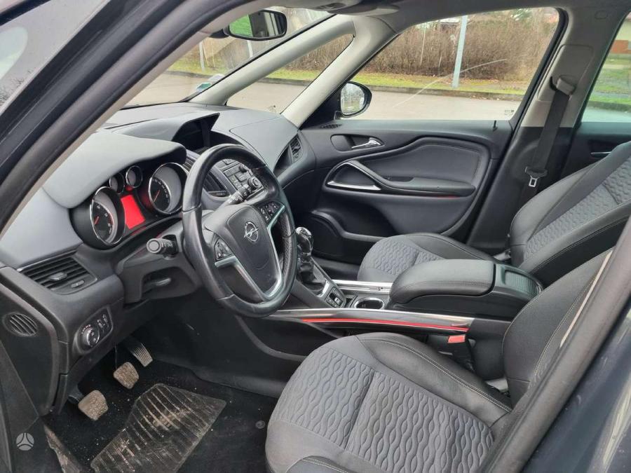 Pelēks Opel Zafira Tourer 2015 Tauragė, ar dzinēja tilpumu 1.60 L un nobraukumu 260 tūkst. km par 5200 €, foto 8 vietnē AUTOMOTO.COM.LV