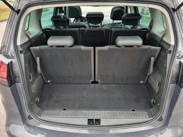 Grey Opel Zafira Tourer 2015 in Taurage, with an engine capacity of 1.60 L and mileage of 260 thousand km for 5200 €, photo 11 on AUTOMOTO.COM.LV