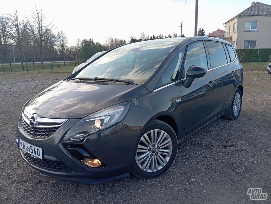 Grey Opel Zafira Tourer 2015 in Sakiai, with an engine capacity of 1.60 L and mileage of 241 thousand km for 5500 €, photo 1 on AUTOMOTO.COM.LV