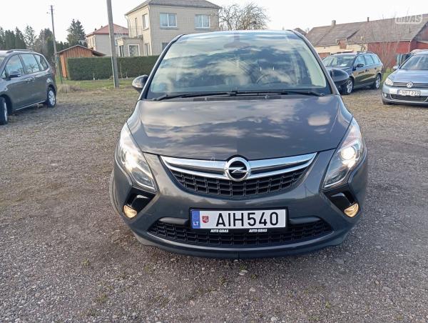 Grey Opel Zafira Tourer 2015 in Sakiai, with an engine capacity of 1.60 L and mileage of 241 thousand km for 5500 €, photo 2 on AUTOMOTO.COM.LV
