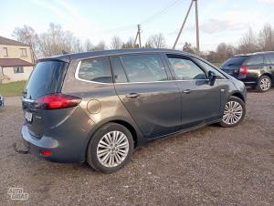 Grey Opel Zafira Tourer 2015 in Sakiai, with an engine capacity of 1.60 L and mileage of 241 thousand km for 5500 €, photo 5 on AUTOMOTO.COM.LV