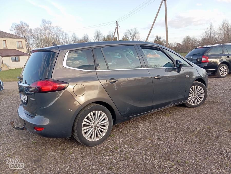 Grey Opel Zafira Tourer 2015 in Sakiai, with an engine capacity of 1.60 L and mileage of 241 thousand km for 5500 €, photo 5 on AUTOMOTO.COM.LV
