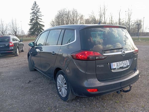 Grey Opel Zafira Tourer 2015 in Sakiai, with an engine capacity of 1.60 L and mileage of 241 thousand km for 5500 €, photo 6 on AUTOMOTO.COM.LV