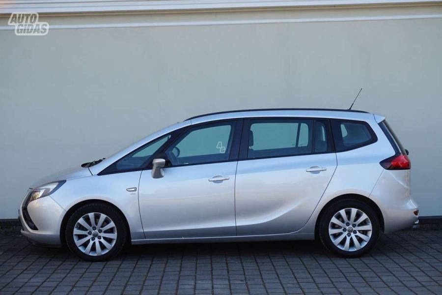 Grey Opel Zafira Tourer 2015 in Kedainiai, with an engine capacity of 2.00 L and mileage of 203 thousand km for 5250 €, photo 6 on AUTOMOTO.COM.LV