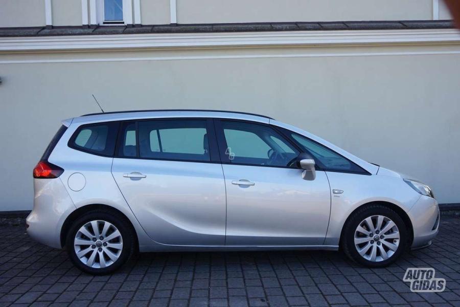 Grey Opel Zafira Tourer 2015 in Kedainiai, with an engine capacity of 2.00 L and mileage of 203 thousand km for 5250 €, photo 7 on AUTOMOTO.COM.LV
