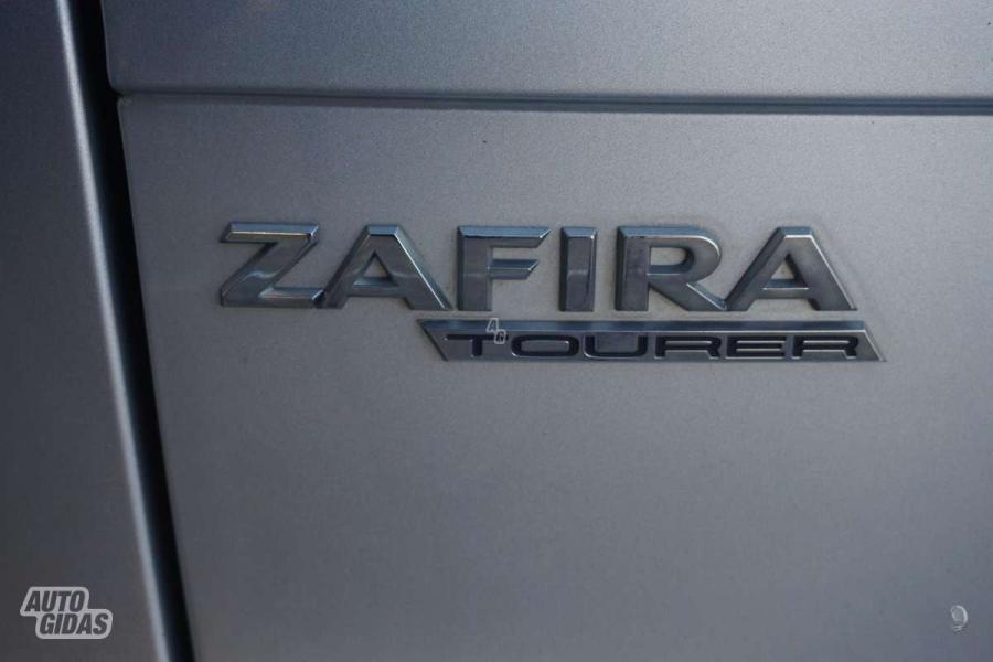 Grey Opel Zafira Tourer 2015 in Kedainiai, with an engine capacity of 2.00 L and mileage of 203 thousand km for 5250 €, photo 8 on AUTOMOTO.COM.LV