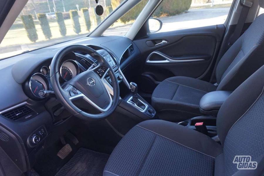 Grey Opel Zafira Tourer 2015 in Kedainiai, with an engine capacity of 2.00 L and mileage of 203 thousand km for 5250 €, photo 12 on AUTOMOTO.COM.LV