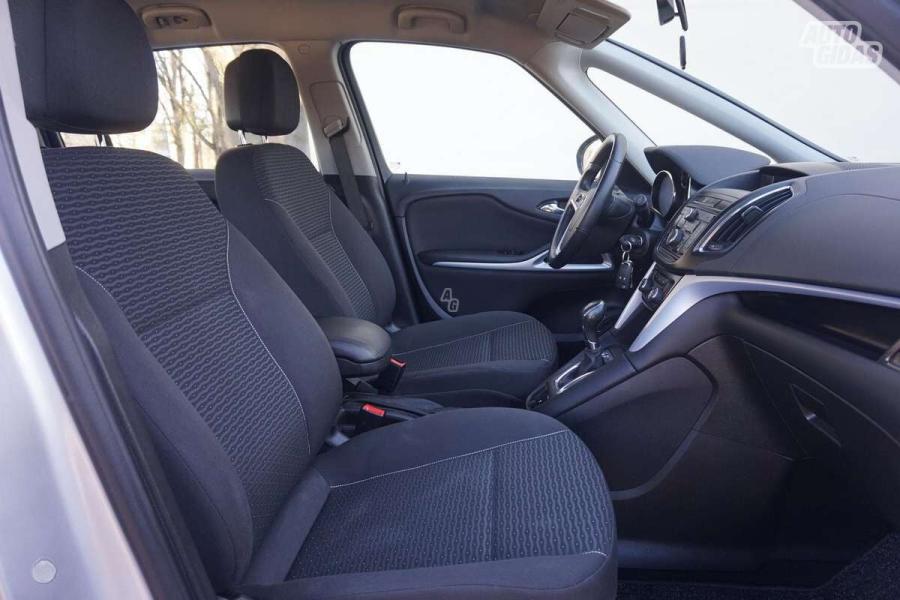 Grey Opel Zafira Tourer 2015 in Kedainiai, with an engine capacity of 2.00 L and mileage of 203 thousand km for 5250 €, photo 14 on AUTOMOTO.COM.LV