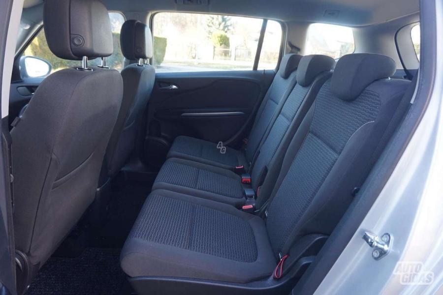 Grey Opel Zafira Tourer 2015 in Kedainiai, with an engine capacity of 2.00 L and mileage of 203 thousand km for 5250 €, photo 18 on AUTOMOTO.COM.LV