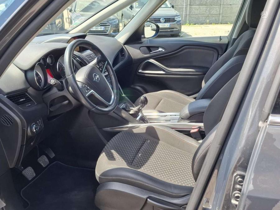 Grey Opel Zafira Tourer 2015 in Taurage, with an engine capacity of 1.60 L and mileage of 223 thousand km for 5400 €, photo 9 on AUTOMOTO.COM.LV