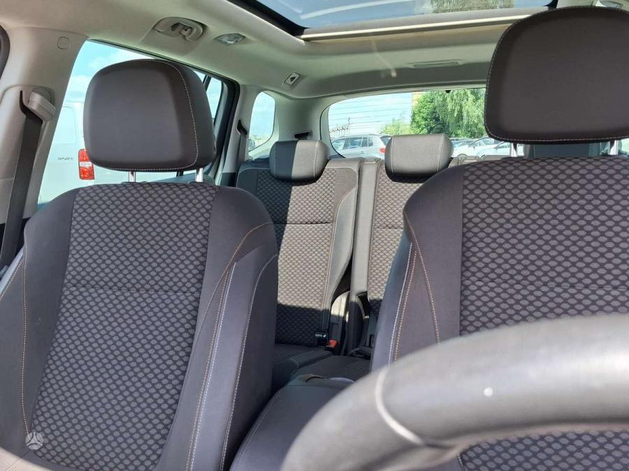 Grey Opel Zafira Tourer 2015 in Taurage, with an engine capacity of 1.60 L and mileage of 223 thousand km for 5400 €, photo 19 on AUTOMOTO.COM.LV