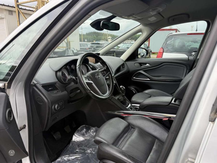Pelēks Opel Zafira Tourer 2015 Viļņa, ar dzinēja tilpumu 1.60 L un nobraukumu 270 tūkst. km par 5400 €, foto 4 vietnē AUTOMOTO.COM.LV
