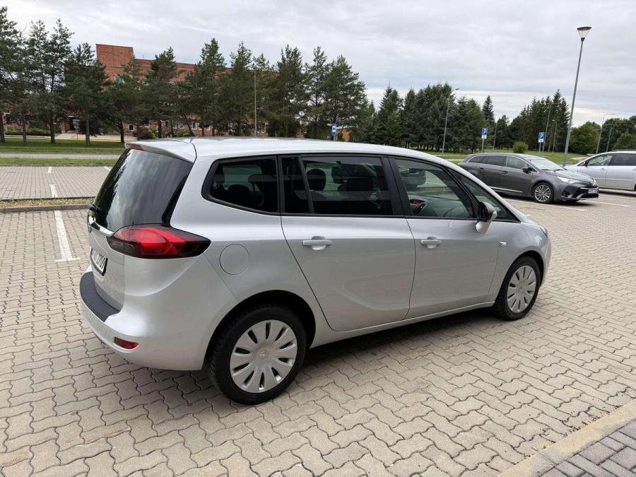 Серый Опель Zafira Tourer 2015 в Паневежис, объемом двигателя 1.96 л и пробегом 211 тыс. км за 6900 €, фото 6 на AUTOMOTO.COM.LV