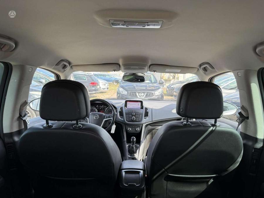 Grey Opel Zafira Tourer 2015 in Vilnius, with an engine capacity of 1.60 L and mileage of 274 thousand km for 4600 €, photo 4 on AUTOMOTO.COM.LV
