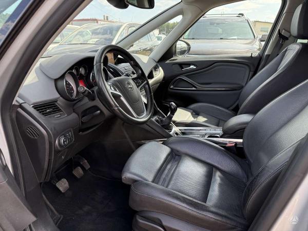 Grey Opel Zafira Tourer 2015 in Vilnius, with an engine capacity of 1.60 L and mileage of 274 thousand km for 4600 €, photo 4 on AUTOMOTO.COM.LV