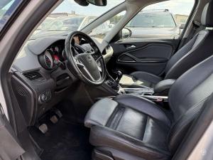 Grey Opel Zafira Tourer 2015 in Vilnius, with an engine capacity of 1.60 L and mileage of 274 thousand km for 4600 €, photo 5 on AUTOMOTO.COM.LV