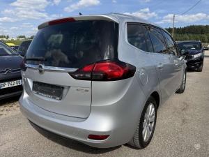 Grey Opel Zafira Tourer 2015 in Vilnius, with an engine capacity of 1.60 L and mileage of 274 thousand km for 4600 €, photo 6 on AUTOMOTO.COM.LV