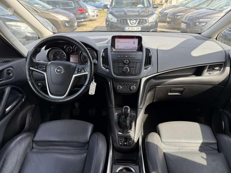 Grey Opel Zafira Tourer 2015 in Vilnius, with an engine capacity of 1.60 L and mileage of 274 thousand km for 4600 €, photo 10 on AUTOMOTO.COM.LV
