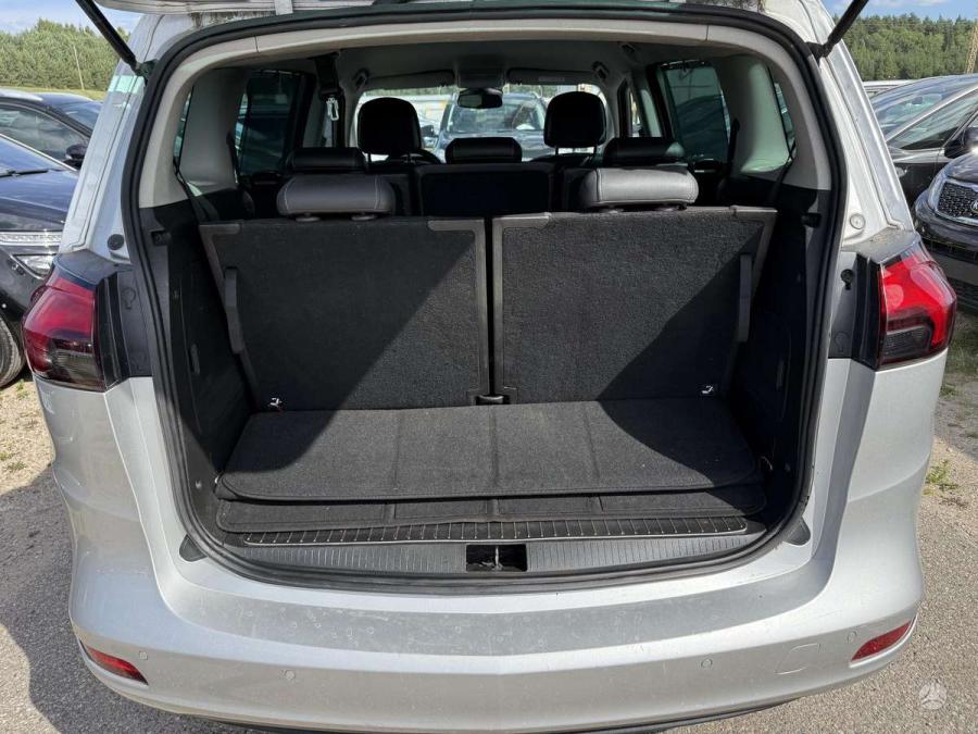 Grey Opel Zafira Tourer 2015 in Vilnius, with an engine capacity of 1.60 L and mileage of 274 thousand km for 4600 €, photo 13 on AUTOMOTO.COM.LV