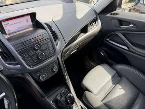 Grey Opel Zafira Tourer 2015 in Vilnius, with an engine capacity of 1.60 L and mileage of 274 thousand km for 4600 €, photo 19 on AUTOMOTO.COM.LV