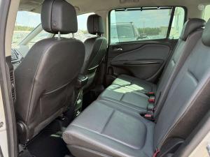 Grey Opel Zafira Tourer 2015 in Vilnius, with an engine capacity of 1.60 L and mileage of 274 thousand km for 4600 €, photo 20 on AUTOMOTO.COM.LV