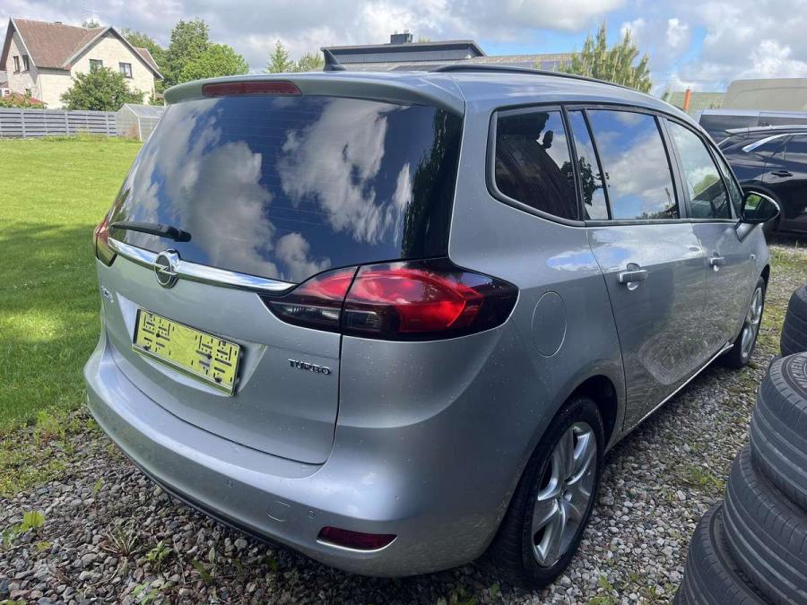 Grey Opel Zafira Tourer 2015 in Marijampole, with an engine capacity of 1.36 L and mileage of 205 thousand km for 6000 €, photo 3 on AUTOMOTO.COM.LV
