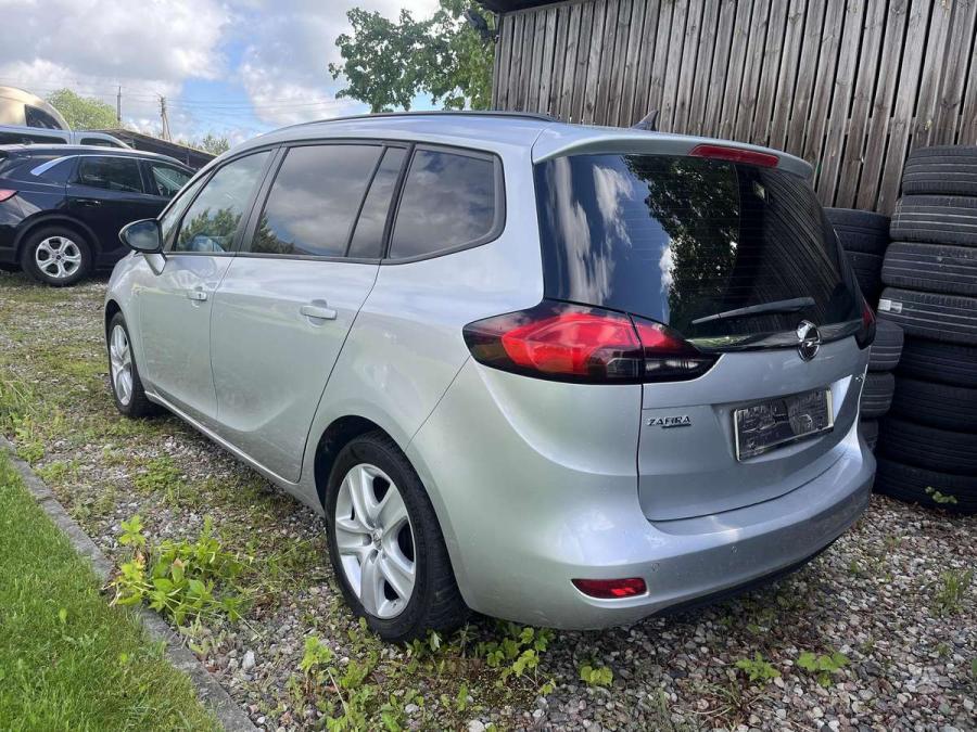 Grey Opel Zafira Tourer 2015 in Marijampole, with an engine capacity of 1.36 L and mileage of 205 thousand km for 6000 €, photo 4 on AUTOMOTO.COM.LV