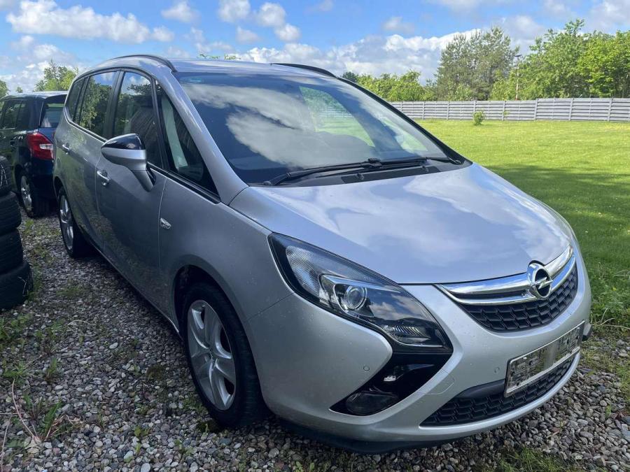 Grey Opel Zafira Tourer 2015 in Marijampole, with an engine capacity of 1.36 L and mileage of 205 thousand km for 6000 €, photo 5 on AUTOMOTO.COM.LV