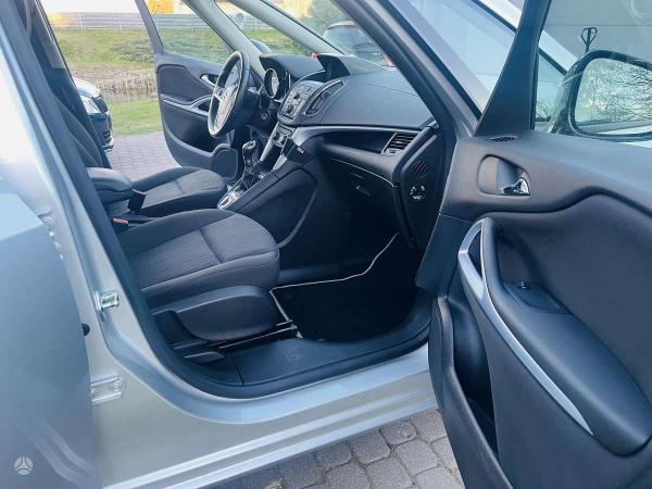 Pelēks Opel Zafira Tourer 2015 Marijampole, ar dzinēja tilpumu 1.36 L un nobraukumu 205 tūkst. km par 6000 €, foto 5 vietnē AUTOMOTO.COM.LV