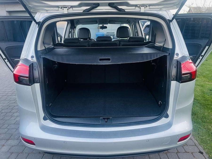 Grey Opel Zafira Tourer 2015 in Marijampole, with an engine capacity of 1.36 L and mileage of 205 thousand km for 6000 €, photo 8 on AUTOMOTO.COM.LV