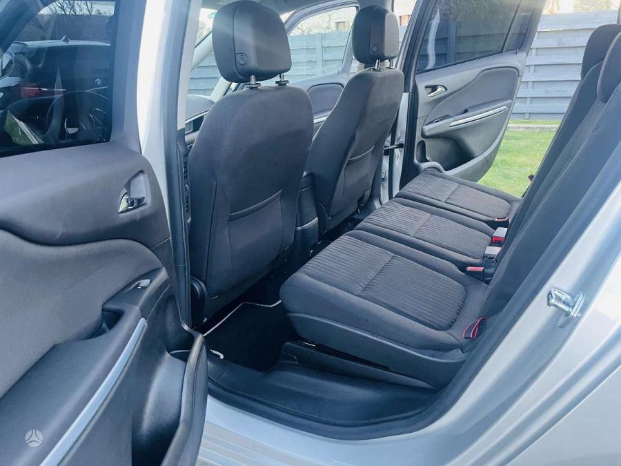 Grey Opel Zafira Tourer 2015 in Marijampole, with an engine capacity of 1.36 L and mileage of 205 thousand km for 6000 €, photo 10 on AUTOMOTO.COM.LV