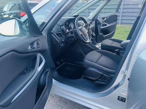 Pelēks Opel Zafira Tourer 2015 Marijampole, ar dzinēja tilpumu 1.36 L un nobraukumu 205 tūkst. km par 6000 €, foto 10 vietnē AUTOMOTO.COM.LV