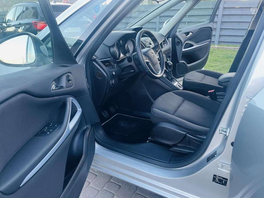 Grey Opel Zafira Tourer 2015 in Marijampole, with an engine capacity of 1.36 L and mileage of 205 thousand km for 6000 €, photo 11 on AUTOMOTO.COM.LV
