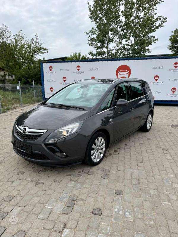 Grey Opel Zafira Tourer 2015 in Taurage, with an engine capacity of 2.00 L and mileage of 290 thousand km for 5200 €, photo 1 on AUTOMOTO.COM.LV