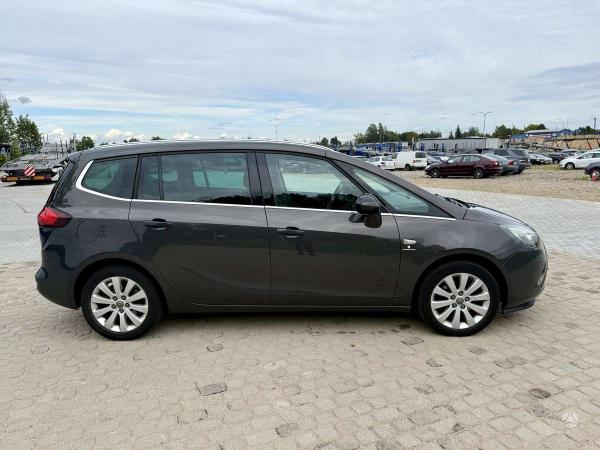 Grey Opel Zafira Tourer 2015 in Taurage, with an engine capacity of 2.00 L and mileage of 290 thousand km for 5200 €, photo 7 on AUTOMOTO.COM.LV