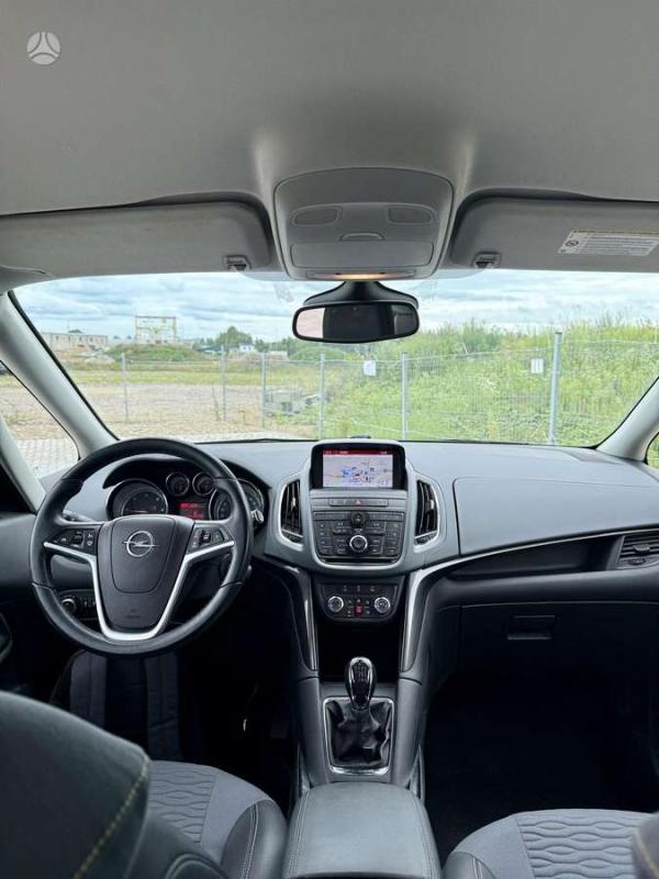 Grey Opel Zafira Tourer 2015 in Taurage, with an engine capacity of 2.00 L and mileage of 290 thousand km for 5200 €, photo 10 on AUTOMOTO.COM.LV