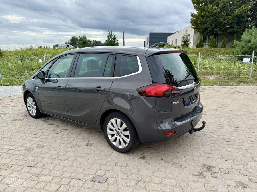 Grey Opel Zafira Tourer 2015 in Taurage, with an engine capacity of 2.00 L and mileage of 290 thousand km for 5150 €, photo 4 on AUTOMOTO.COM.LV