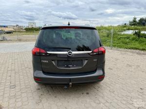 Grey Opel Zafira Tourer 2015 in Taurage, with an engine capacity of 2.00 L and mileage of 290 thousand km for 5150 €, photo 5 on AUTOMOTO.COM.LV