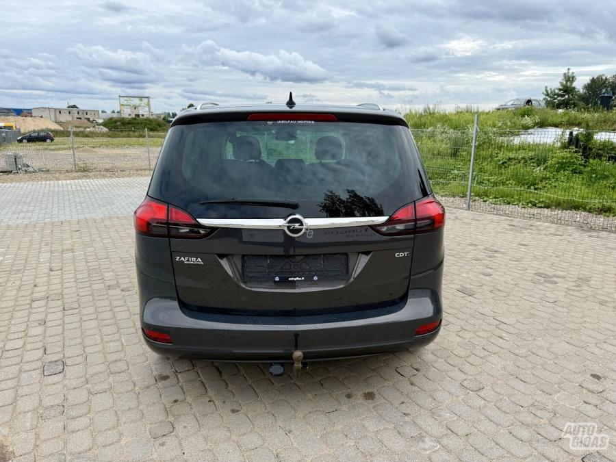 Grey Opel Zafira Tourer 2015 in Taurage, with an engine capacity of 2.00 L and mileage of 290 thousand km for 5150 €, photo 5 on AUTOMOTO.COM.LV
