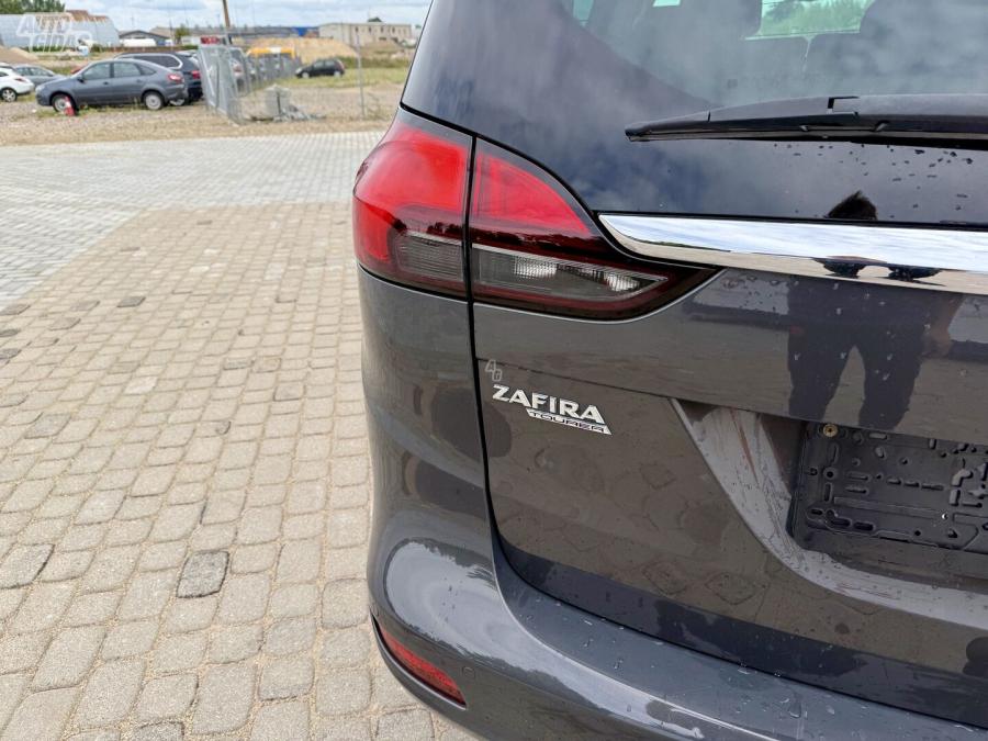Grey Opel Zafira Tourer 2015 in Taurage, with an engine capacity of 2.00 L and mileage of 290 thousand km for 5150 €, photo 6 on AUTOMOTO.COM.LV