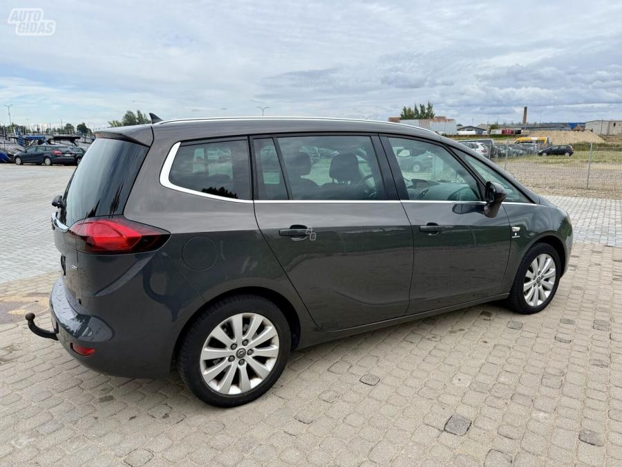 Grey Opel Zafira Tourer 2015 in Taurage, with an engine capacity of 2.00 L and mileage of 290 thousand km for 5150 €, photo 8 on AUTOMOTO.COM.LV